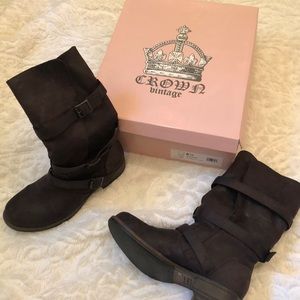 Women Crown Vintage Boots on Poshmark
